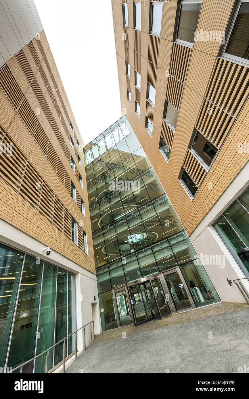 Revolving glass door space hi-res stock photography and images - Alamy