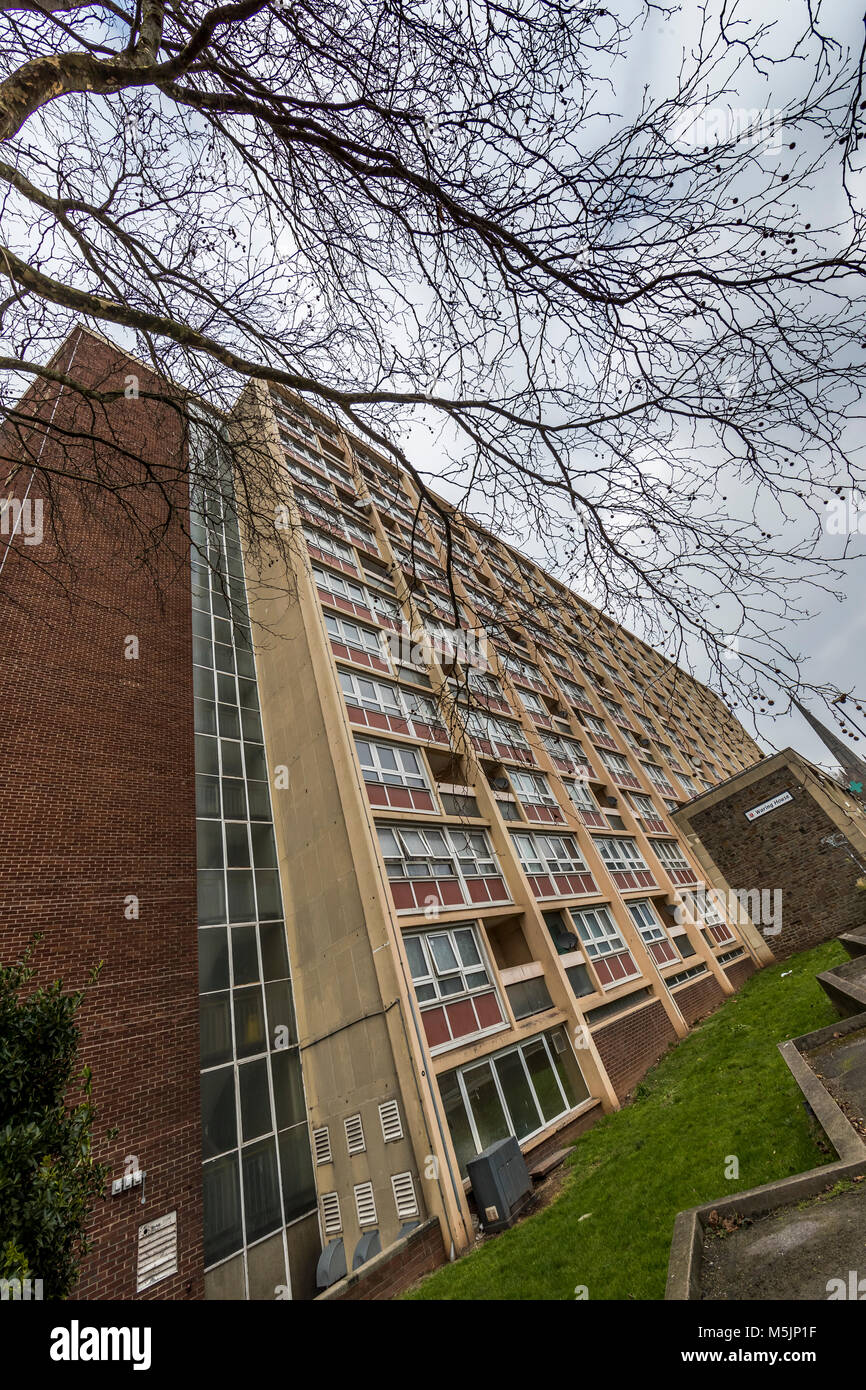 Bristol council block flats hi-res stock photography and images - Alamy