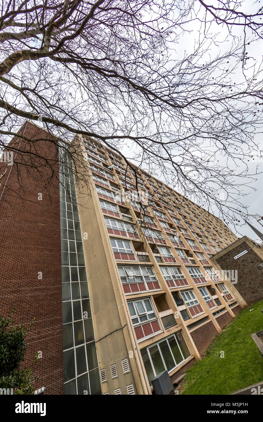 Bristol council block flats hi-res stock photography and images - Alamy