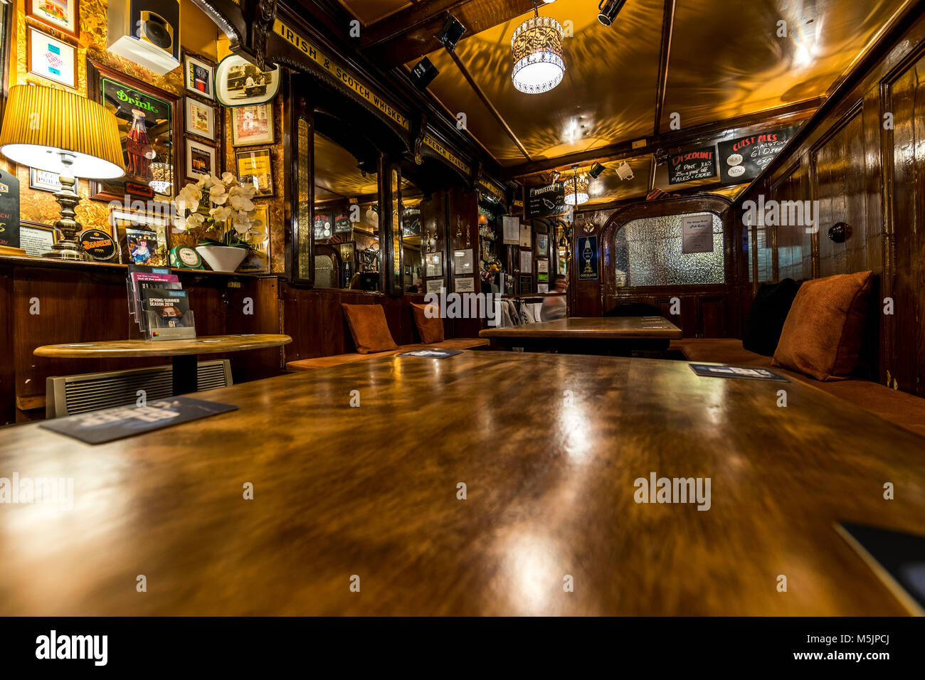 Historic pubs of bristol hi-res stock photography and images - Alamy