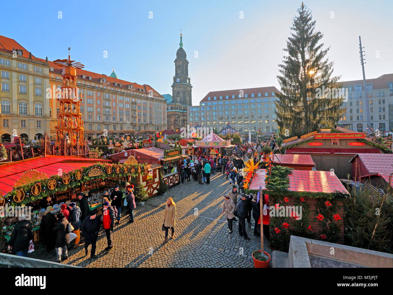 Christmas market striezelmarkt at the altmarkt hi-res stock photography ...