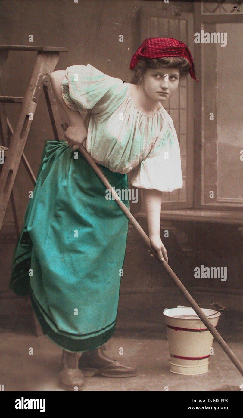Retro woman cleaning hi-res stock photography and images - Alamy