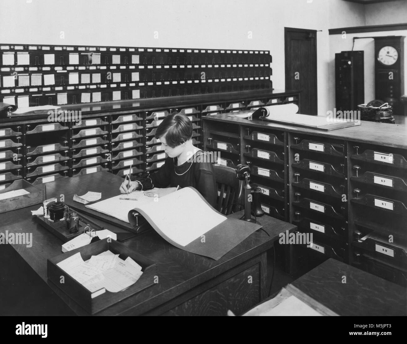 1920s secretary hi-res stock photography and images - Alamy