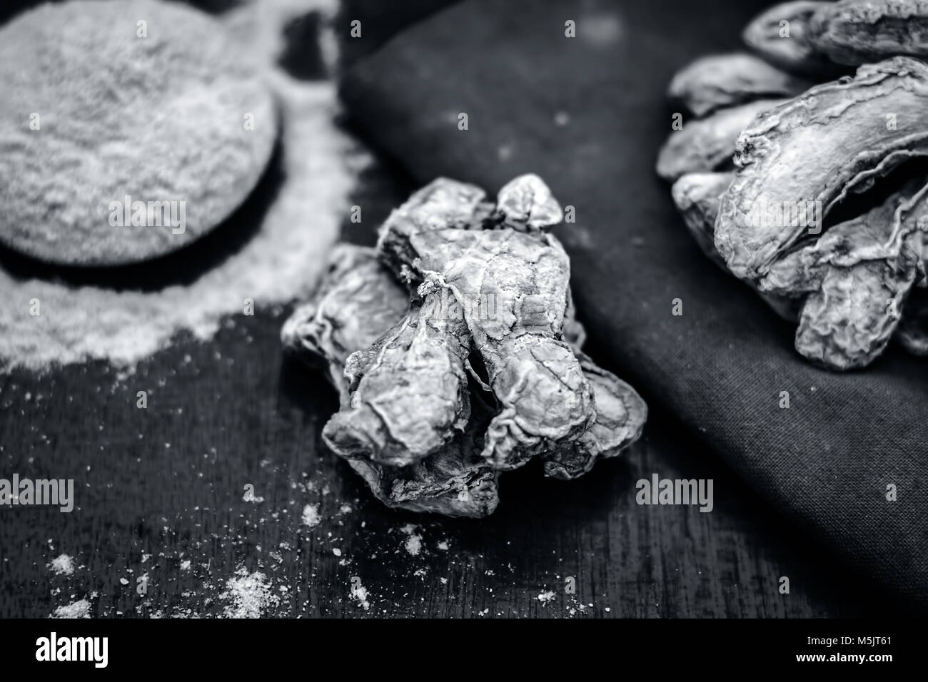 Close up of dry ginger,Zingiber officinale with its powder Stock Photo ...