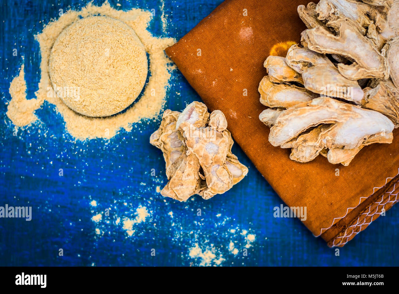 Close up of dry ginger,Zingiber officinale with its powder Stock Photo ...