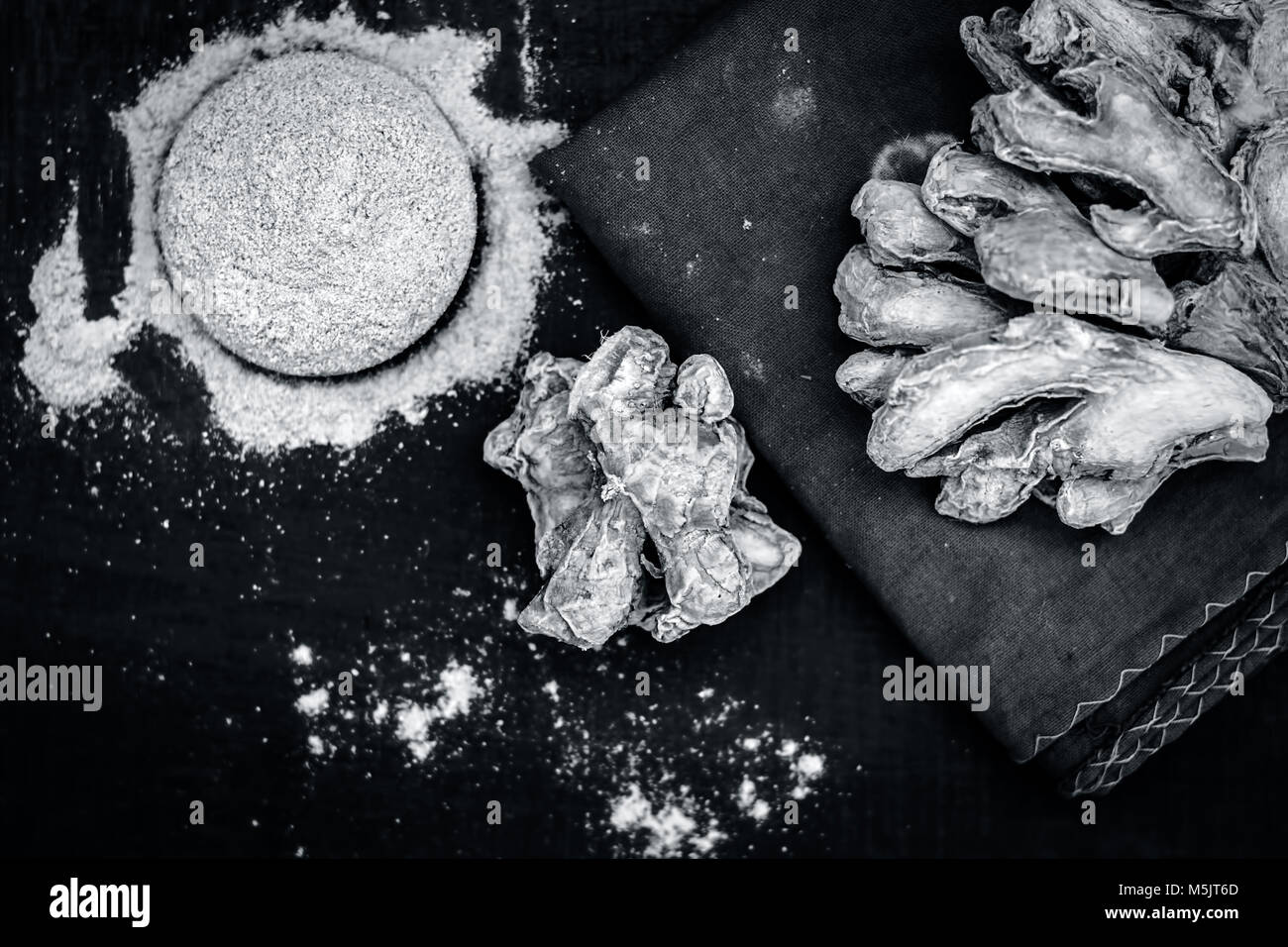 Close up of dry ginger,Zingiber officinale with its powder Stock Photo ...