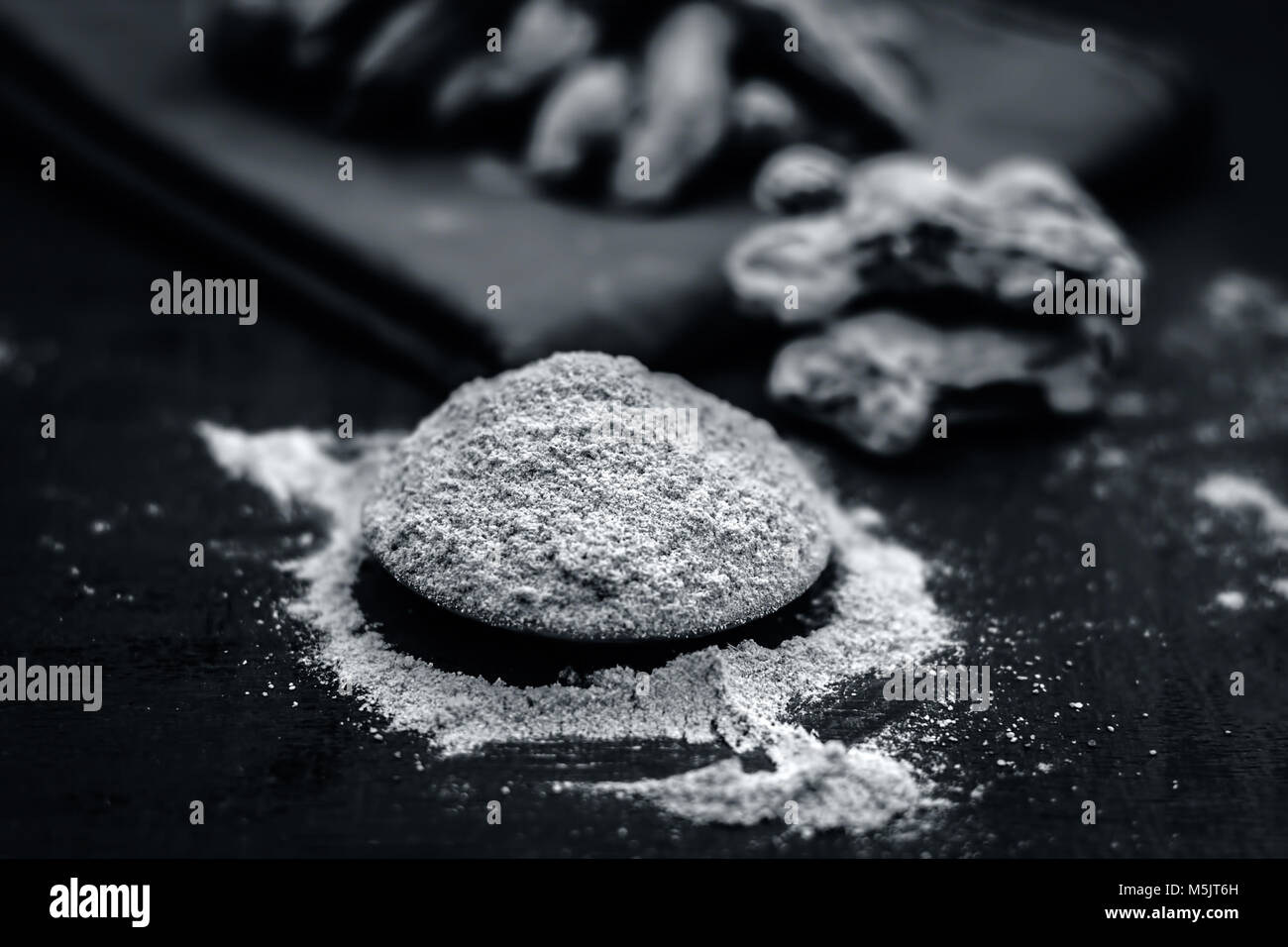 Close up of dry ginger,Zingiber officinale with its powder Stock Photo ...