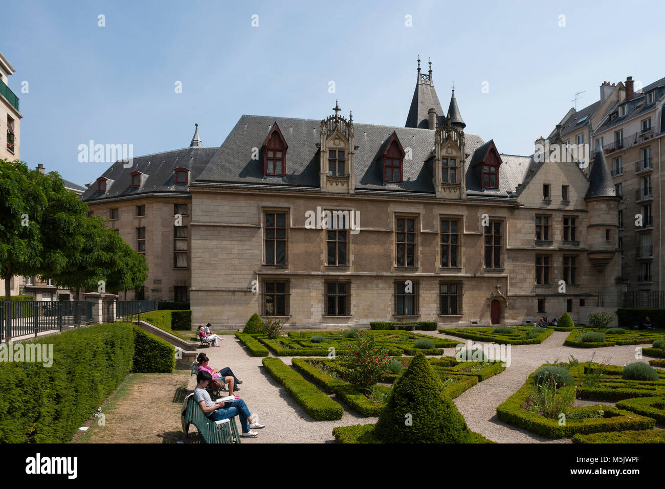 Sens paris hi-res stock photography and images - Alamy