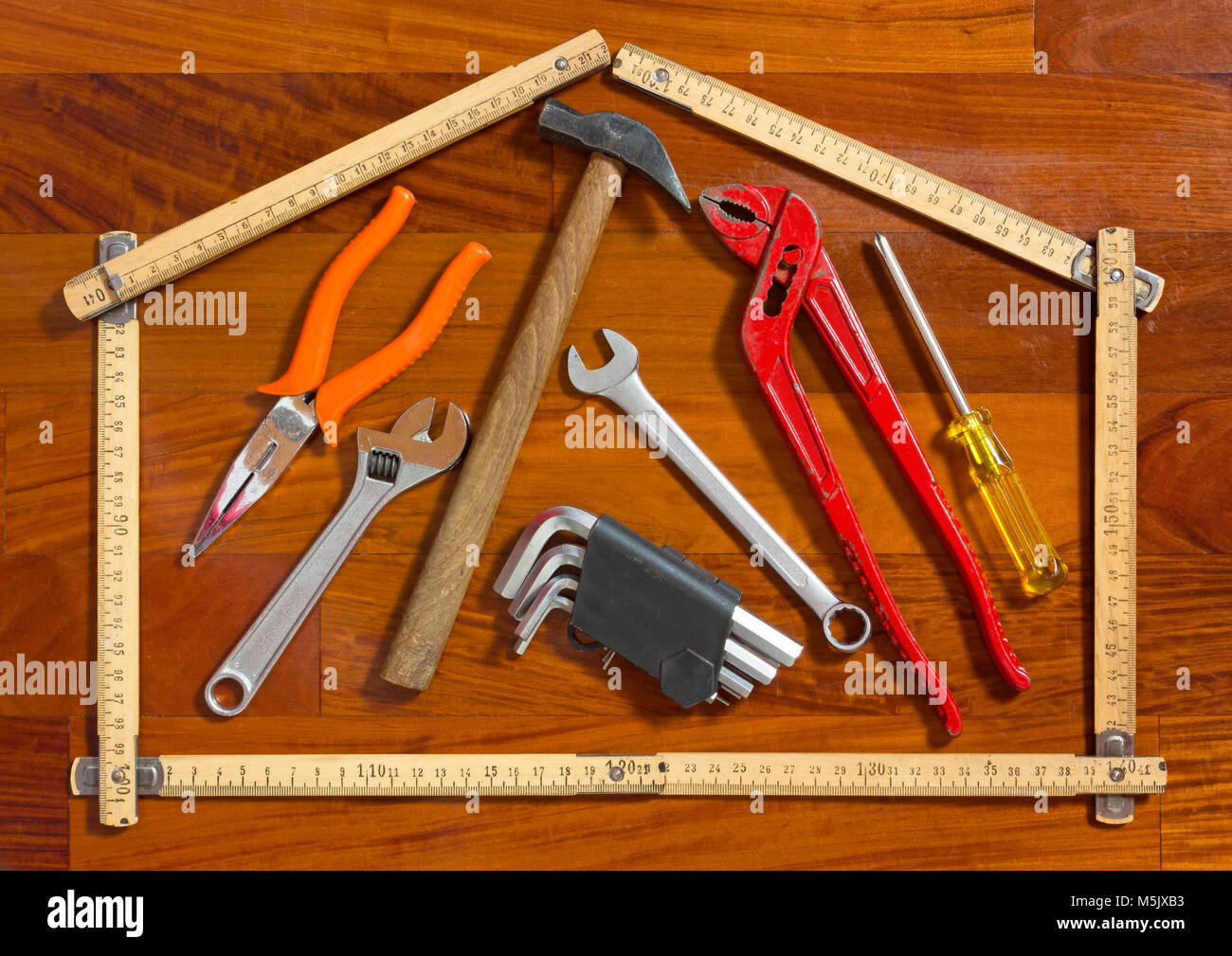 House shape hi-res stock photography and images - Alamy
