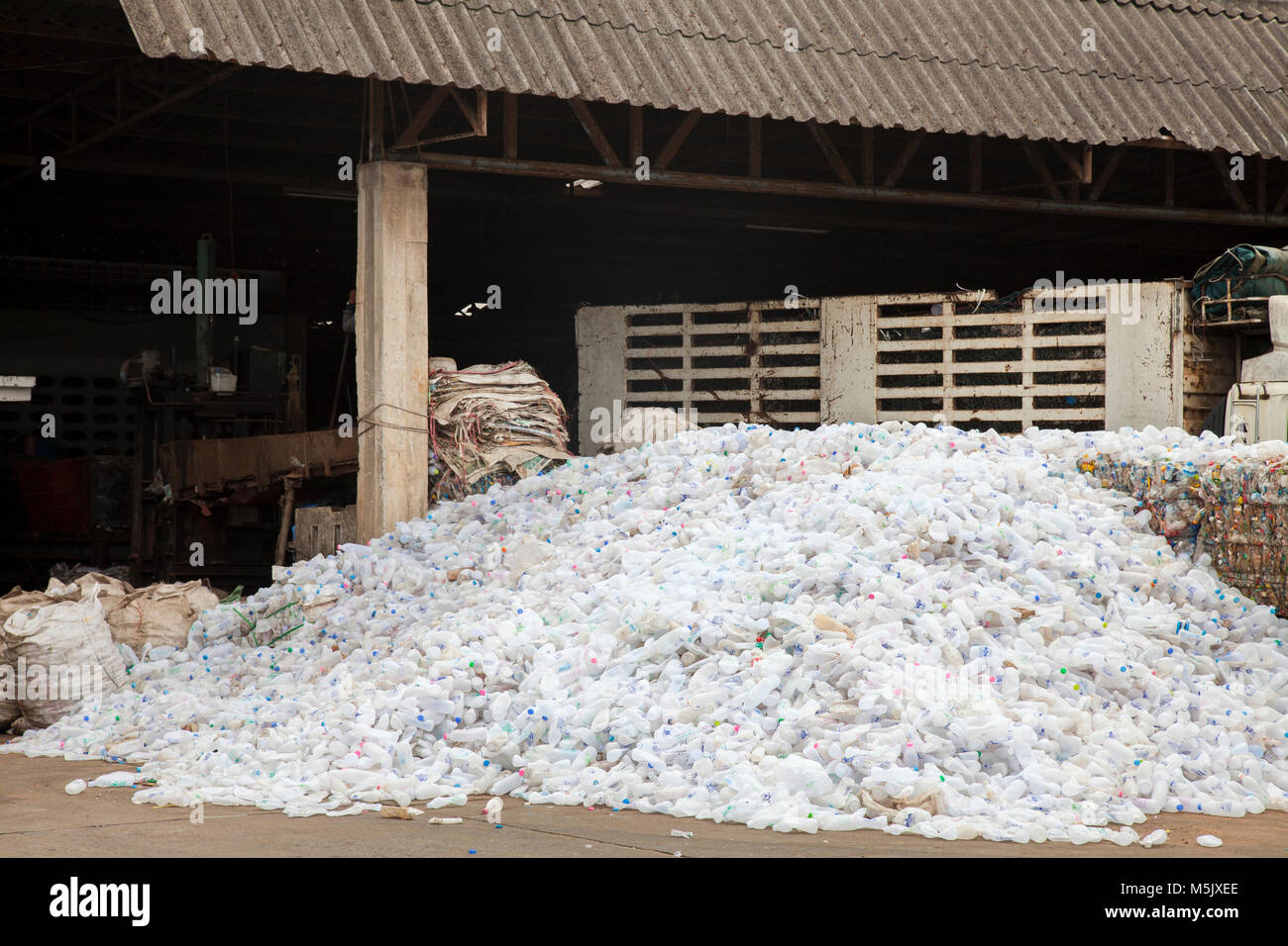 Hazardous waste truck hi-res stock photography and images - Alamy