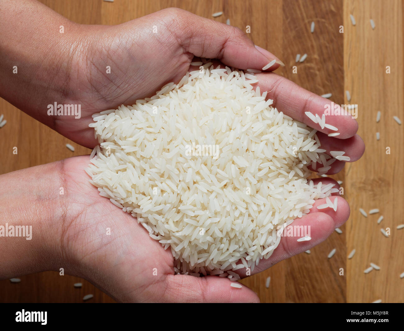 Hands holding rice hi-res stock photography and images - Alamy