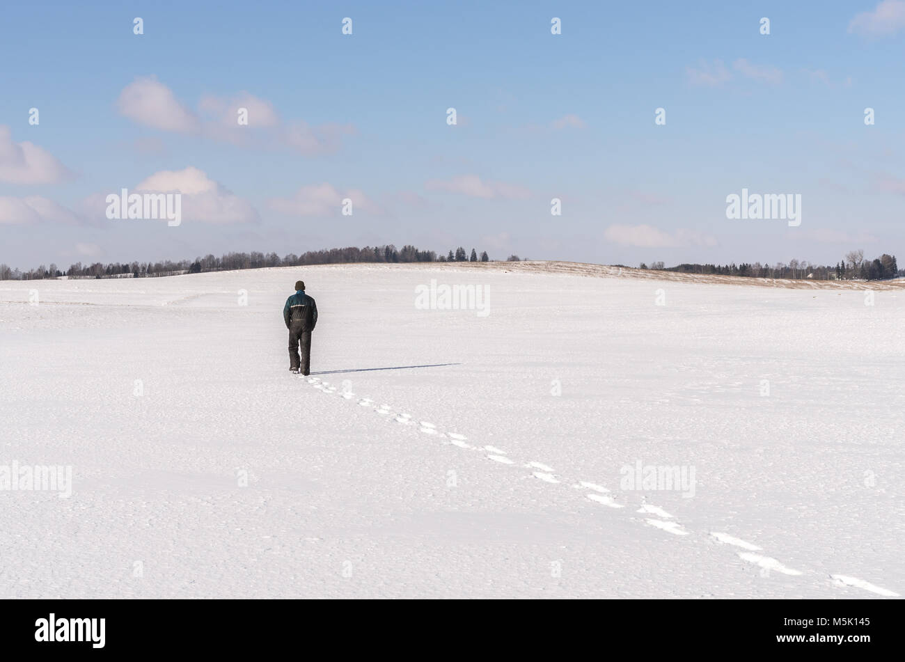 Trail of footprints behind them hi-res stock photography and images - Alamy