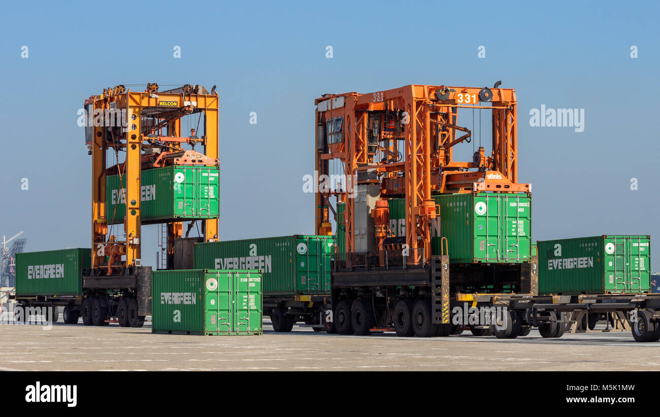 Straddle carrier moving container hi-res stock photography and images ...
