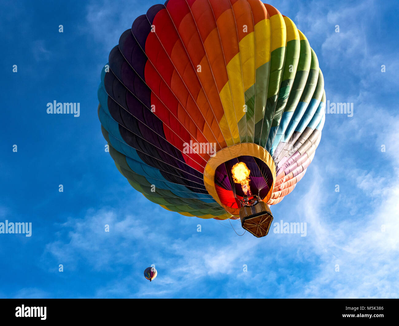 Hot air balloons in flight hi-res stock photography and images - Alamy