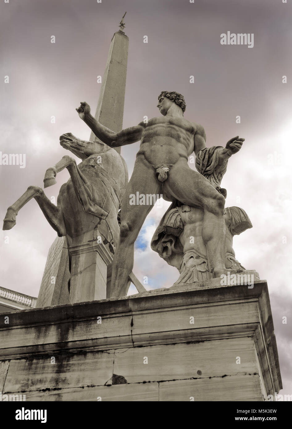 Statues in rome hi-res stock photography and images - Alamy