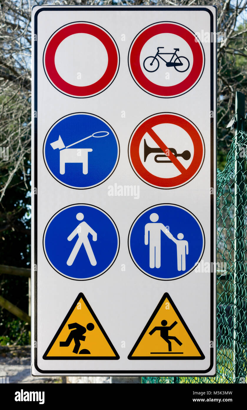 Nature trail signs hi-res stock photography and images - Alamy