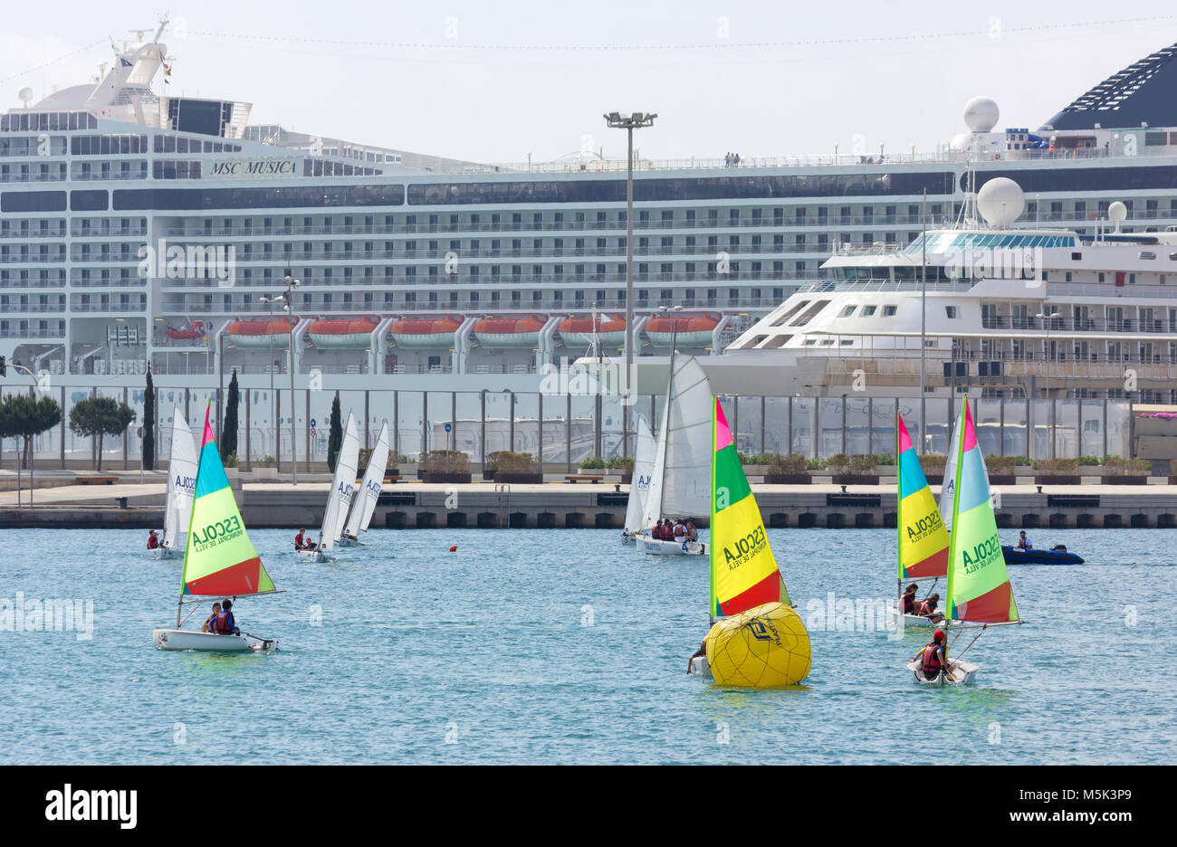 Children sailing hi-res stock photography and images - Alamy