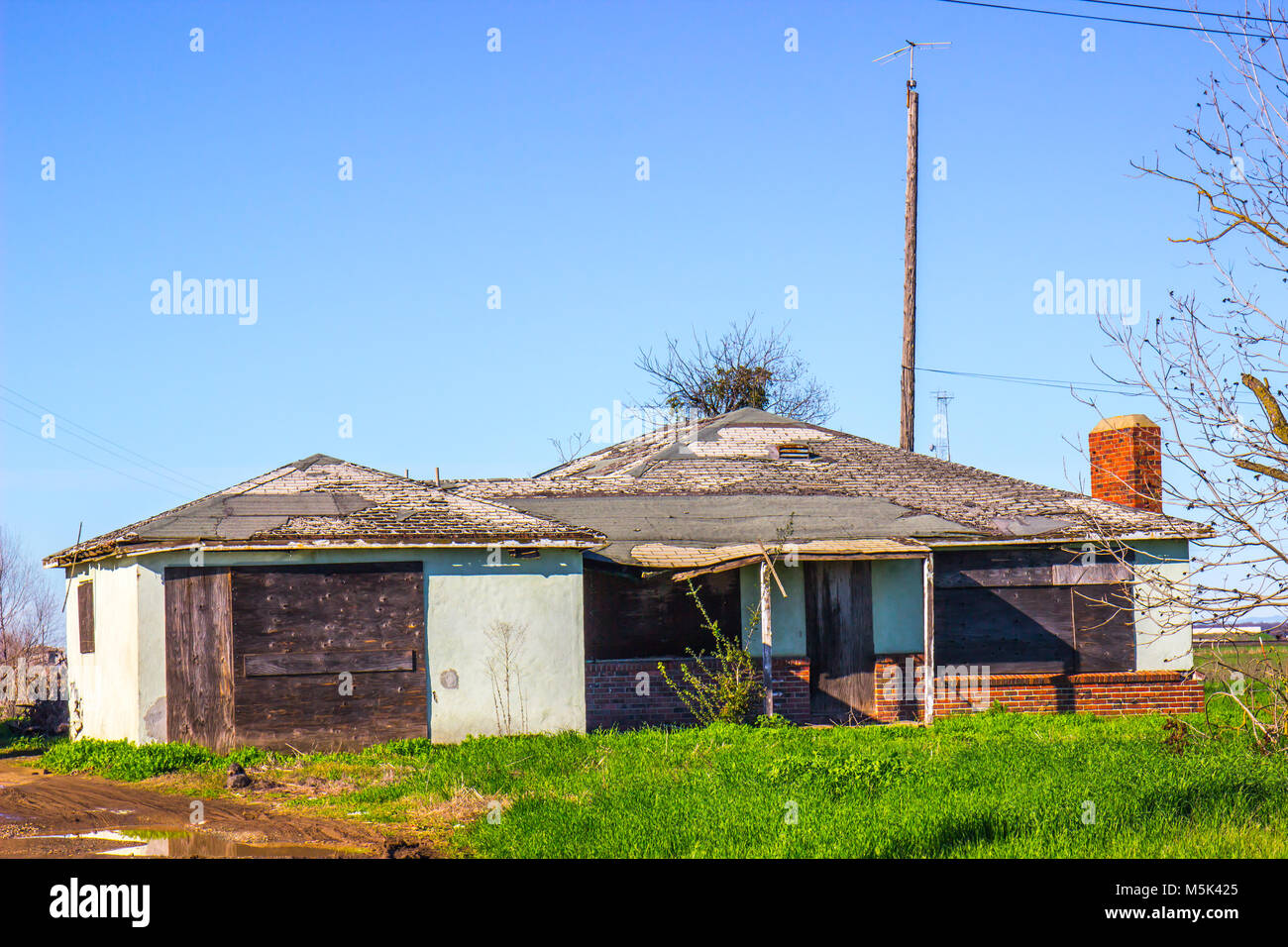 Abandoned House With Boarded Up Windows & Doors Stock Photo - Alamy