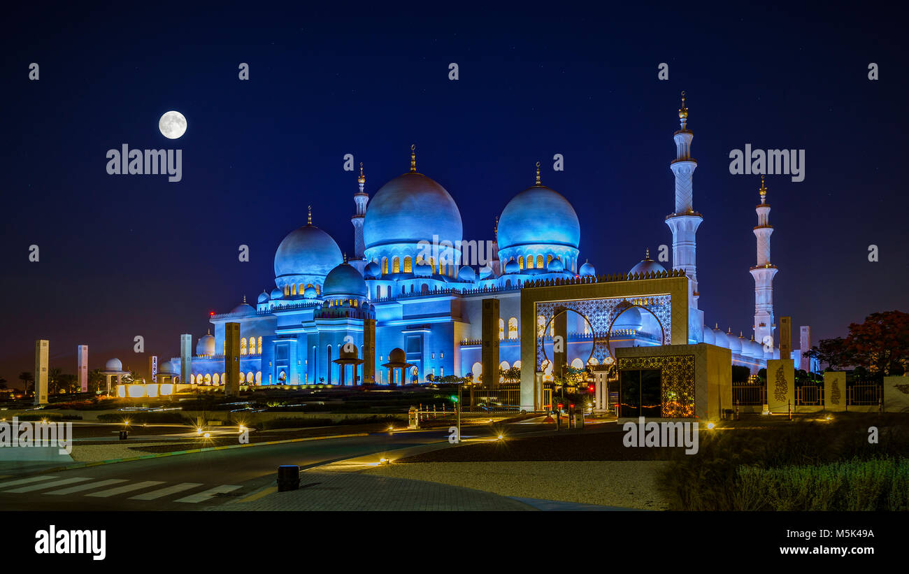 Sheikh Zayed Mosque At Night