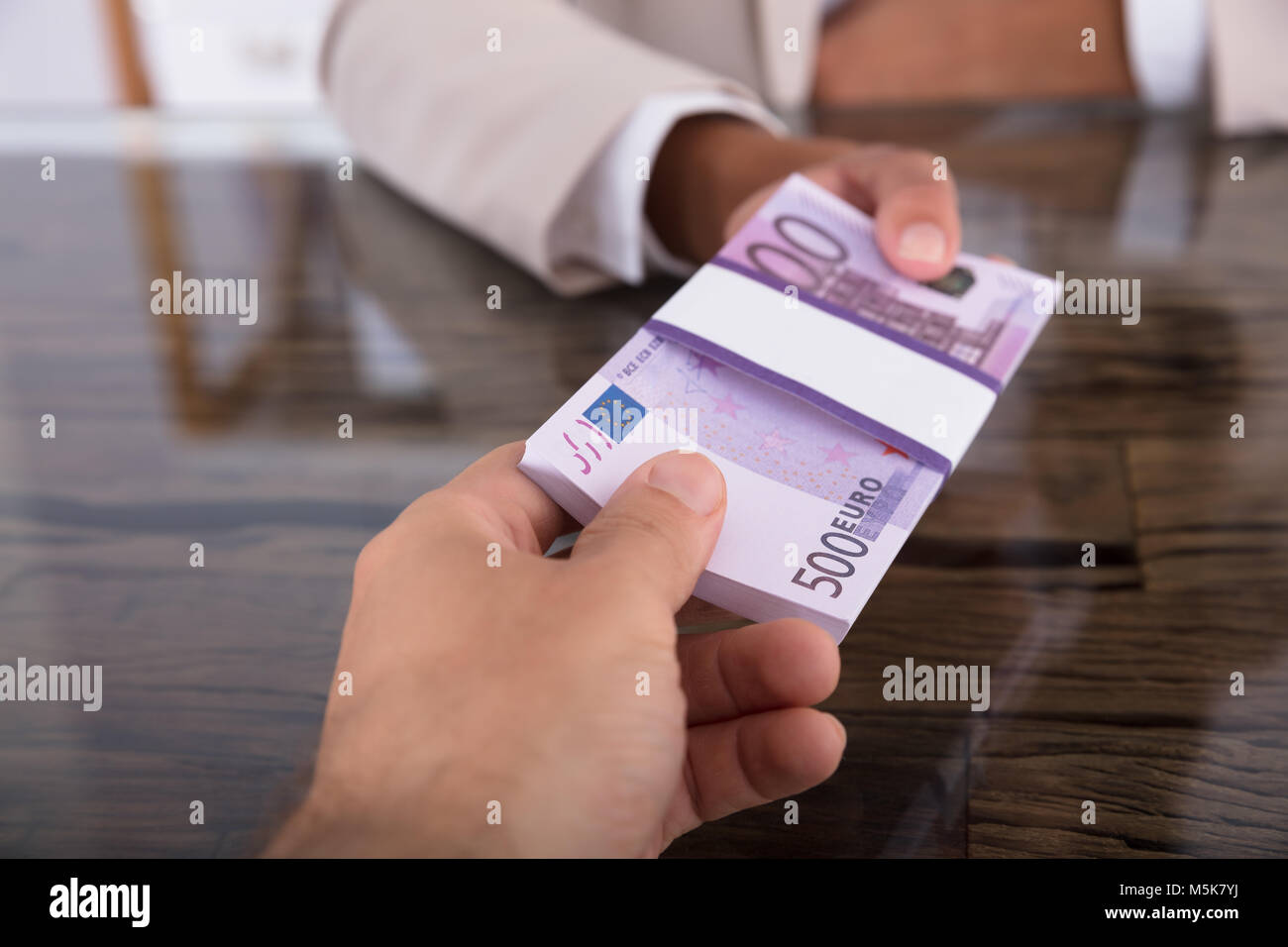 People exchanging money hi-res stock photography and images - Alamy
