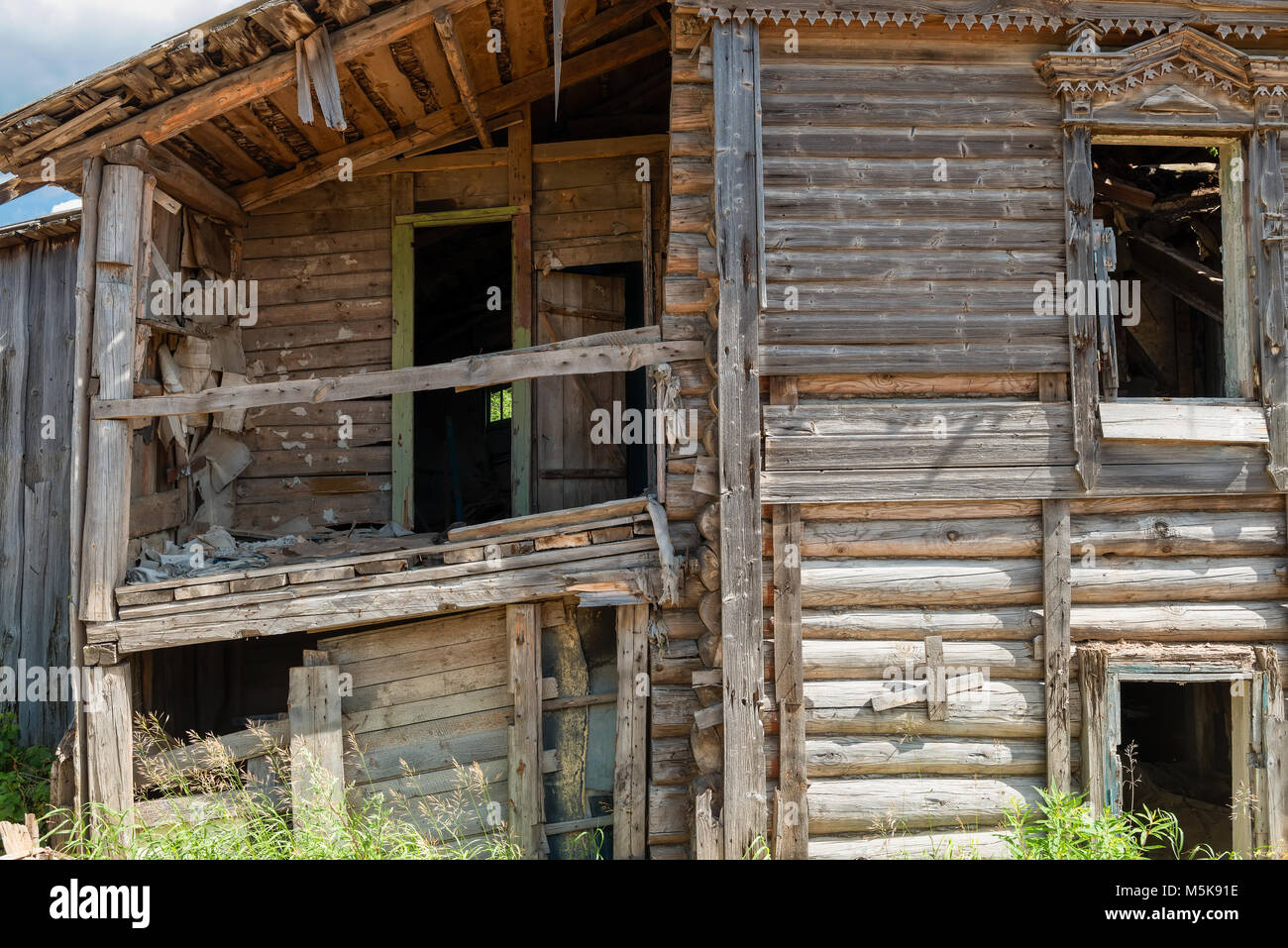 Old collapsing house Stock Photo - Alamy