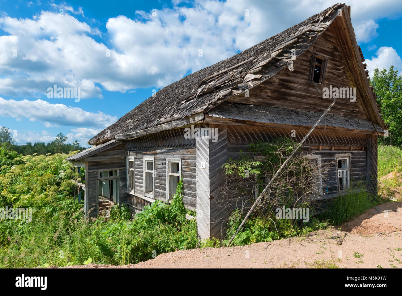 Old collapsing house Stock Photo - Alamy