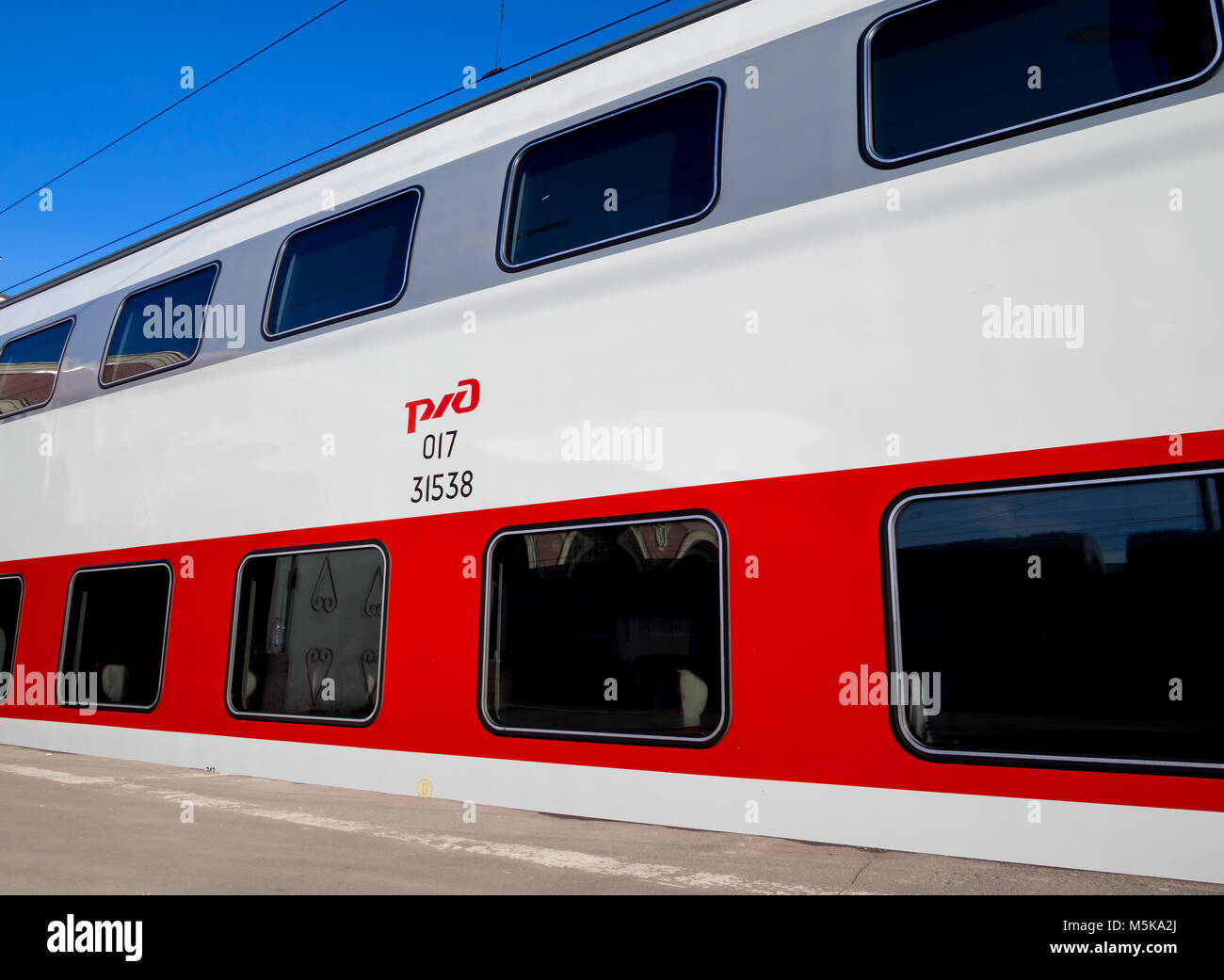 Two storey train hi-res stock photography and images - Alamy