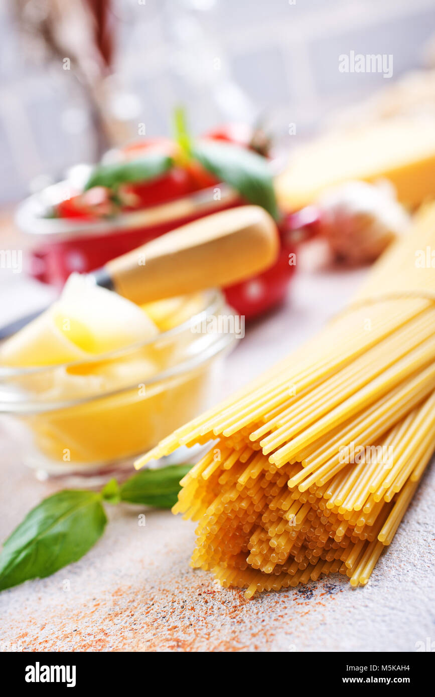 Raw spaghetti pasta with fresh tomatoes and parmesan cheese Stock Photo ...