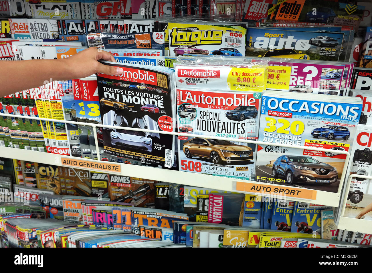 Magazines in a Supermarket Stock Photo - Alamy
