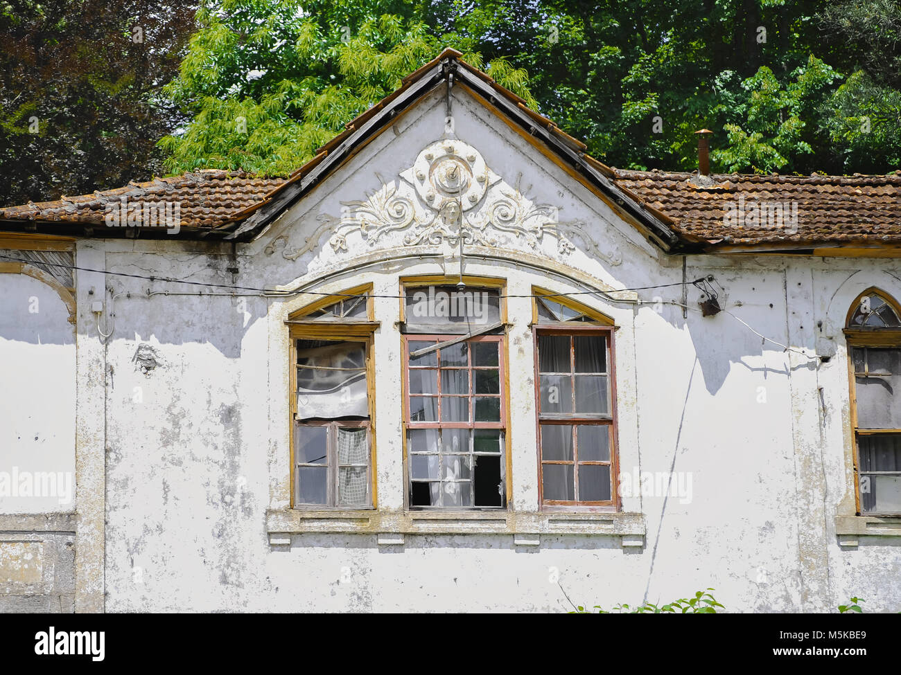Old Building Facade Windows Stock Photo - Alamy