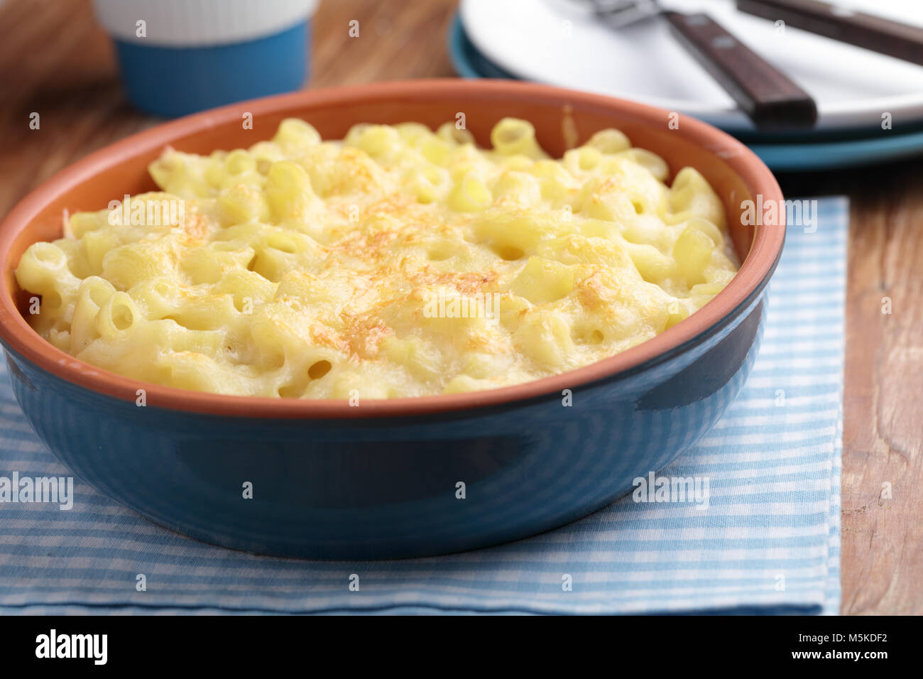 Macaroni and cheese in a pot Stock Photo - Alamy