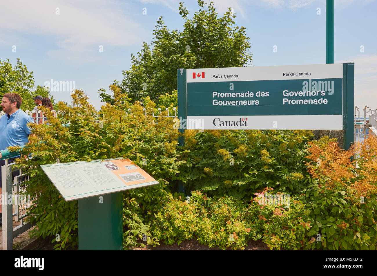 French and english sign and quebec hi-res stock photography and images ...