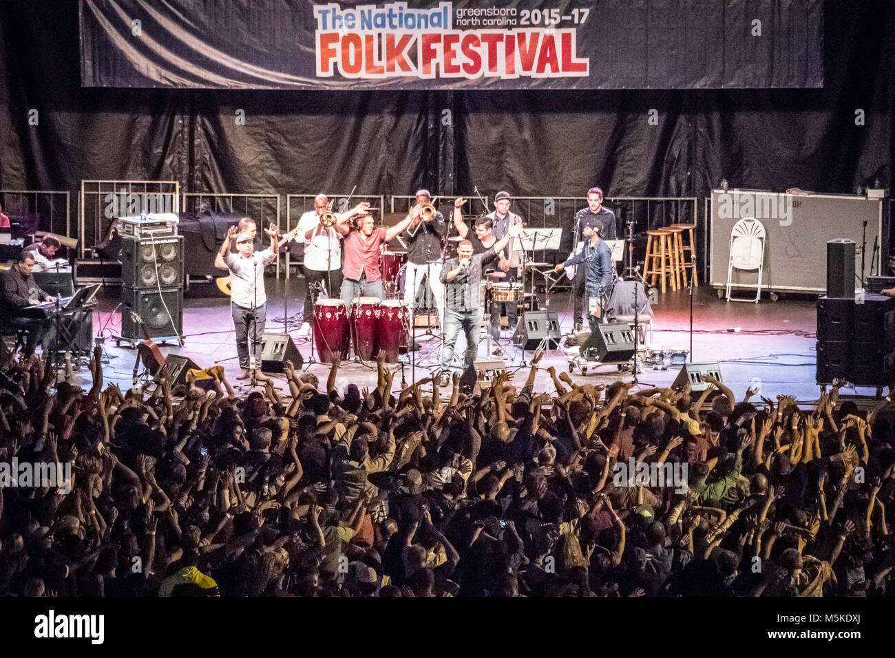 Crowd goes crazy hi-res stock photography and images - Alamy