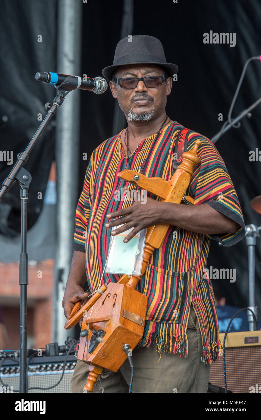 Rebab hi-res stock photography and images - Alamy