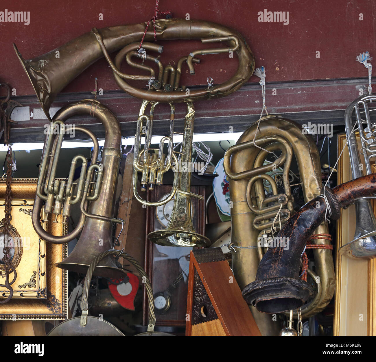 Brass musical instruments hi-res stock photography and images - Alamy