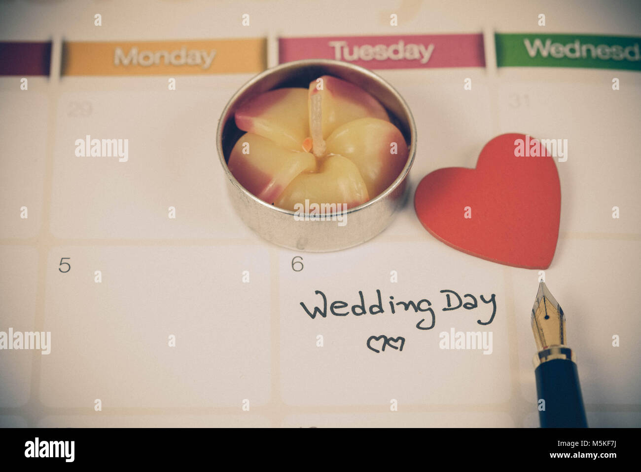 Reminder Wedding day in calendar planning and fountain Stock Photo - Alamy