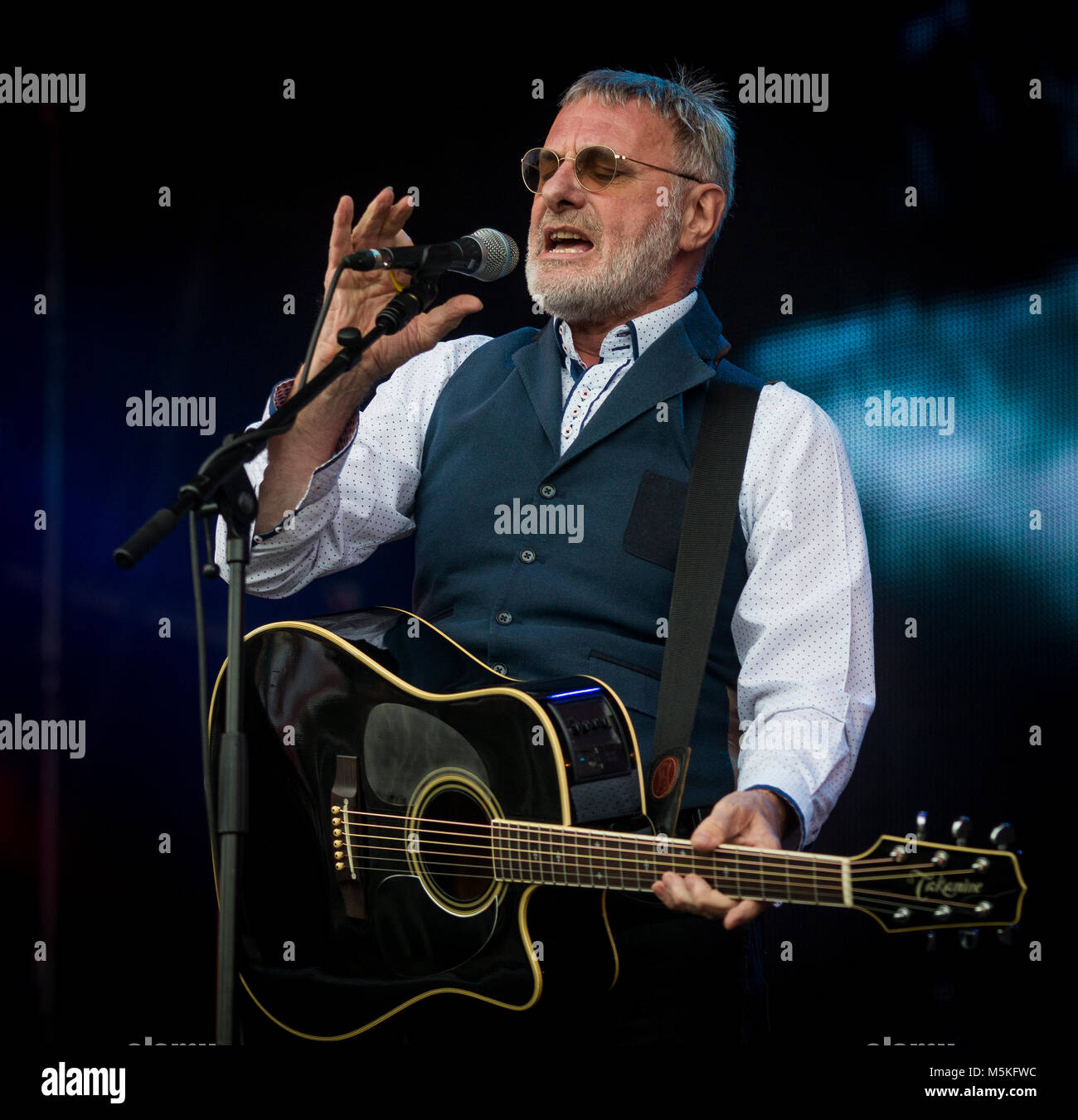 Outdoor concert 1970s hi-res stock photography and images - Alamy