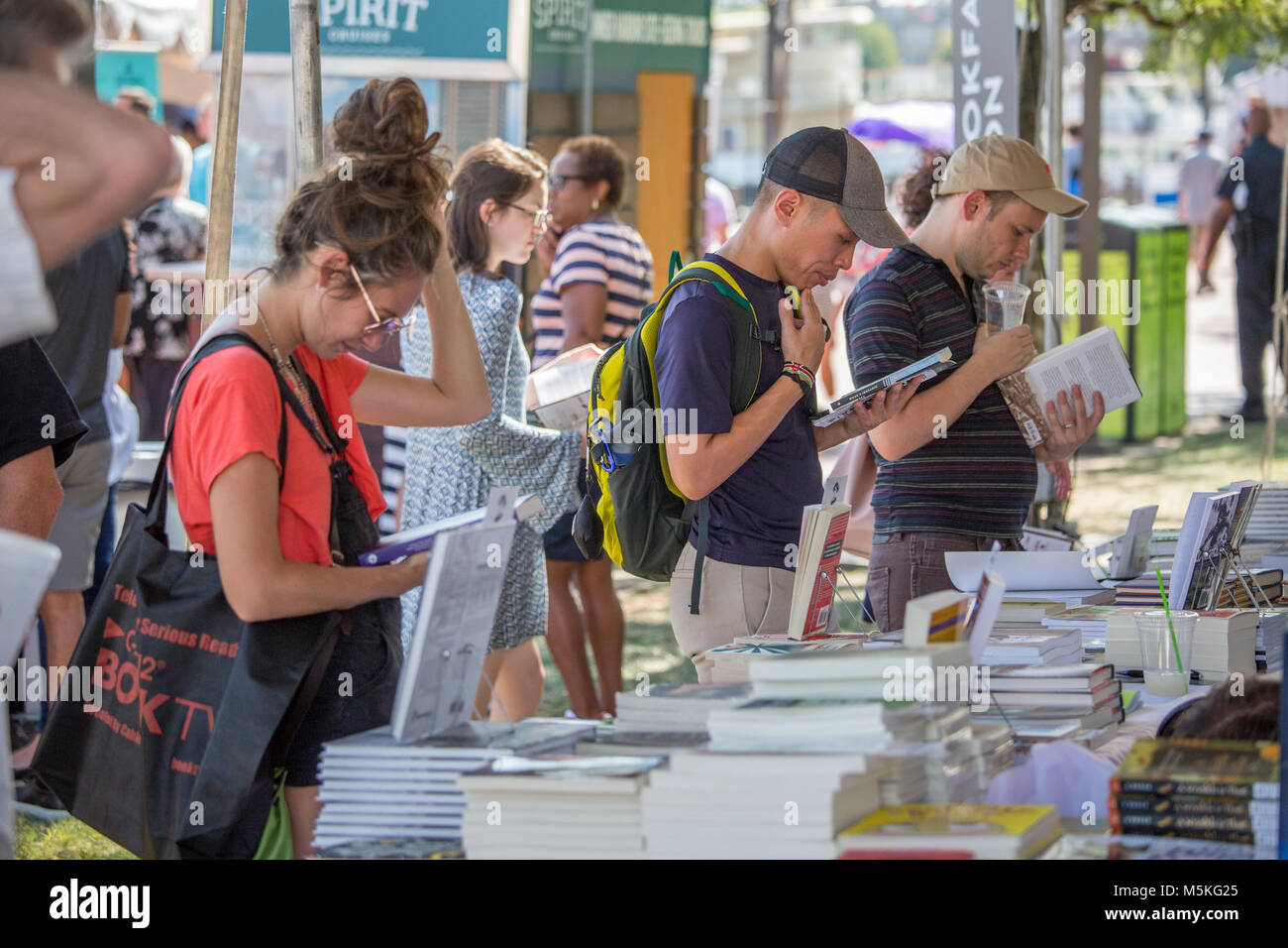 Group of individuals hi-res stock photography and images - Alamy