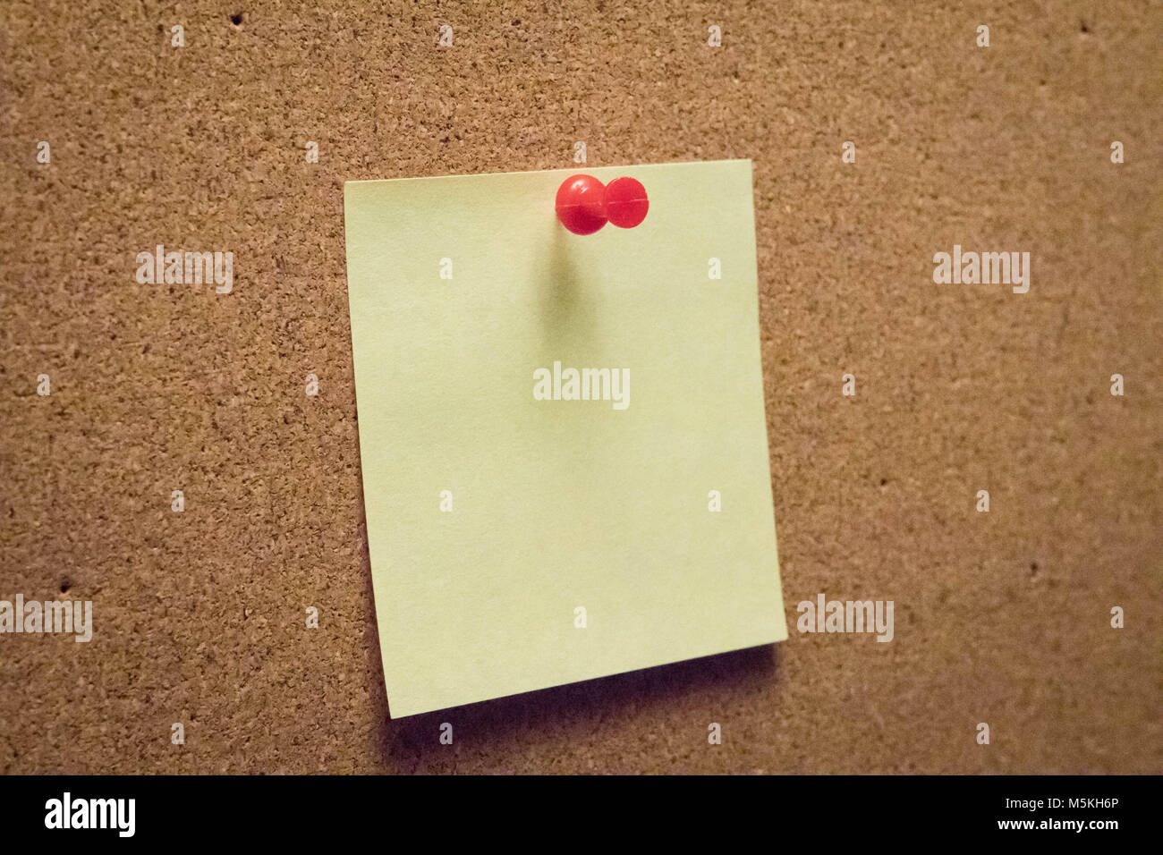 Thumbtack notepaper hi-res stock photography and images - Alamy