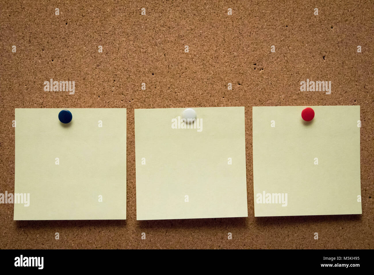 Thumbtack notepaper hi-res stock photography and images - Alamy