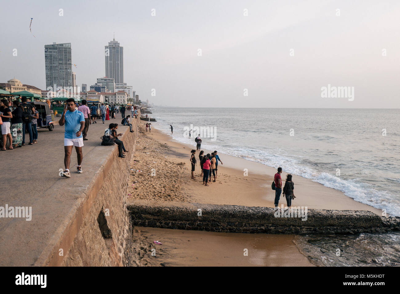 23/01/2018. Colombo, Sri Lanka. Sunset on Galle Face Green in Colombo ...