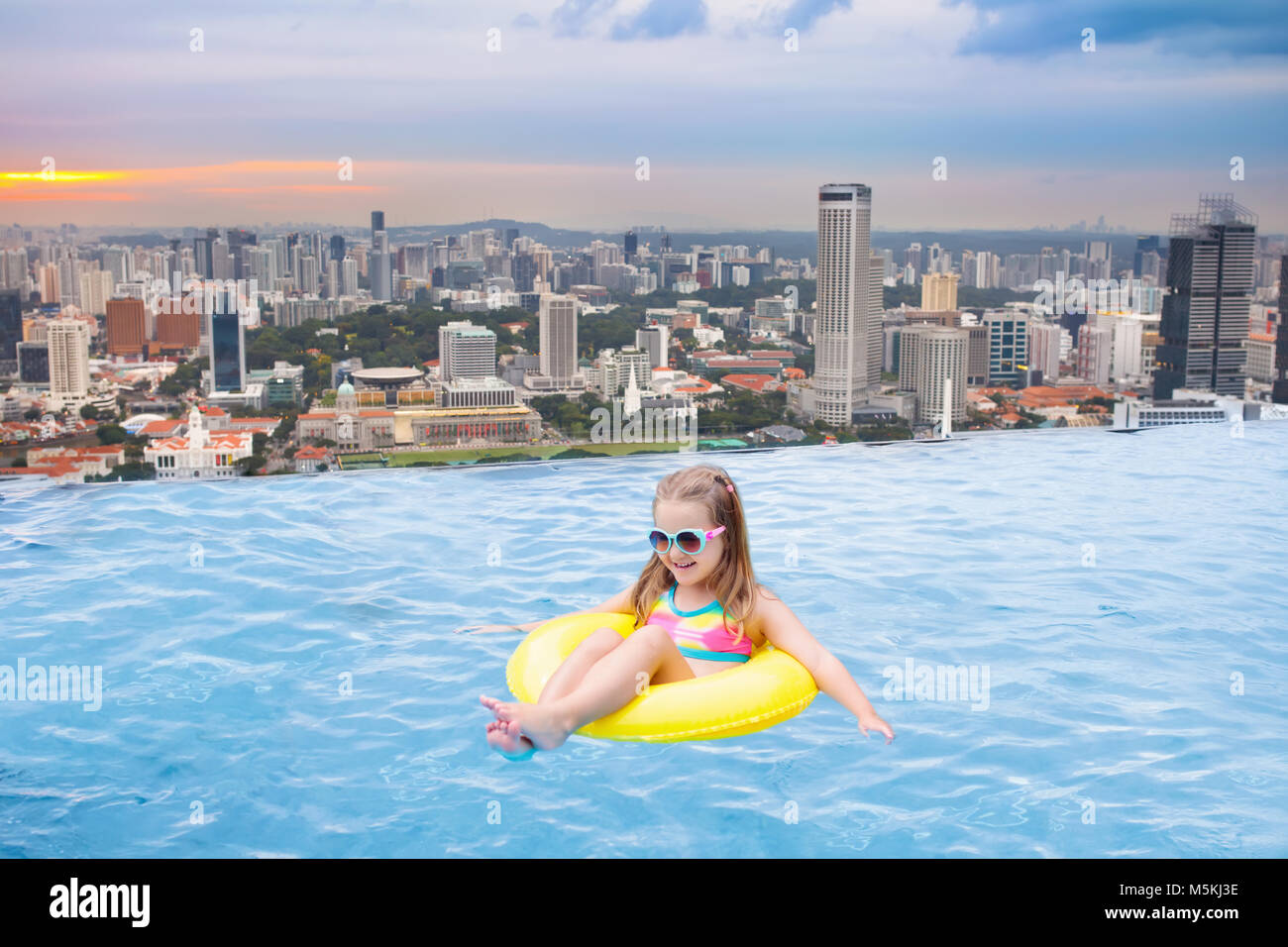 Infinity pool on rooftop hi-res stock photography and images - Alamy