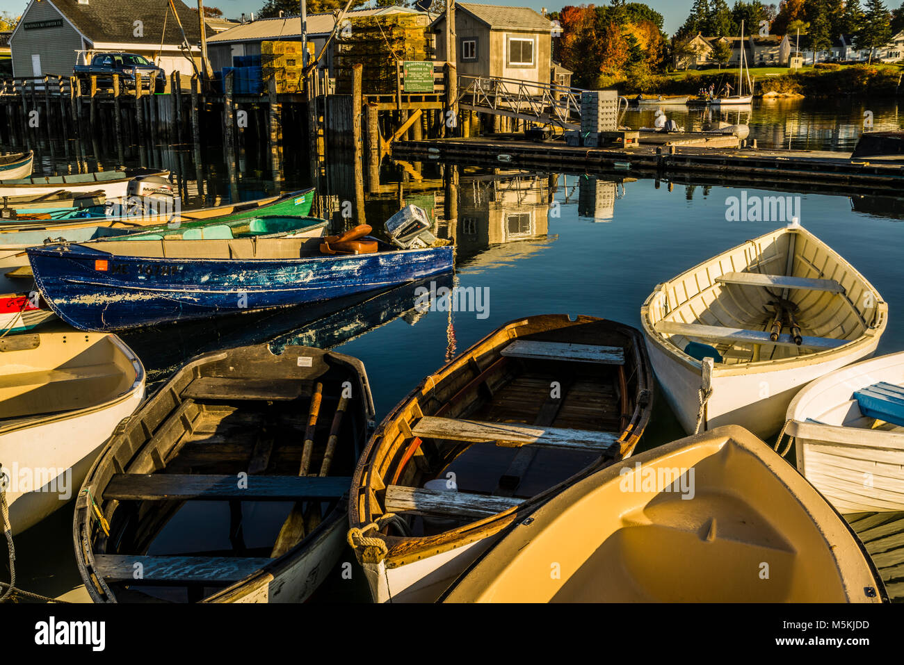Harbor round pond hi-res stock photography and images - Alamy