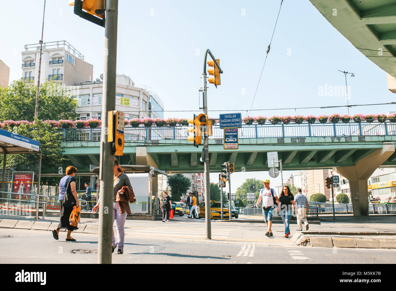 Pedestrian light controlled crossing hi-res stock photography and ...