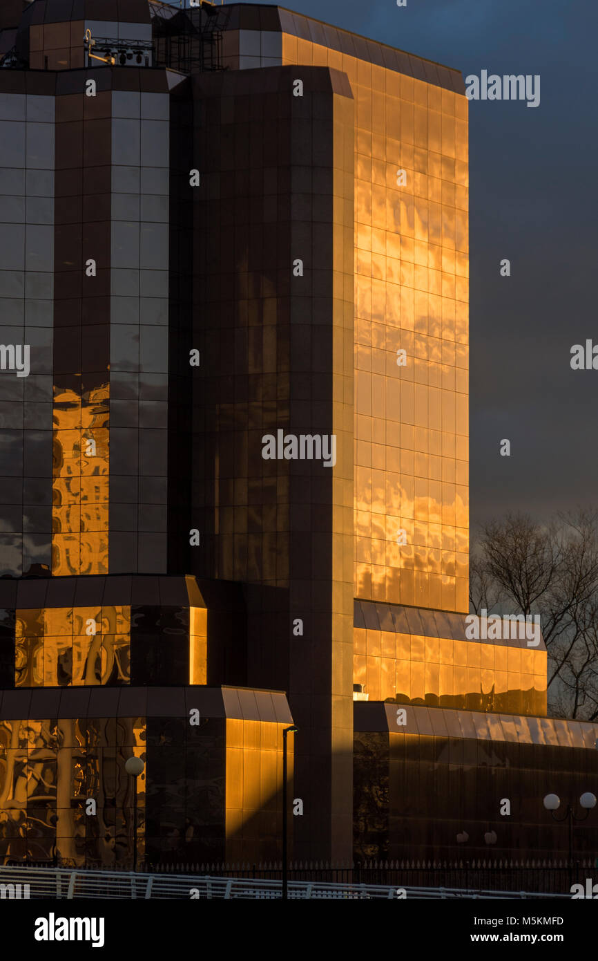 Late afternoon sun on the Quay West office building, Trafford Wharf ...