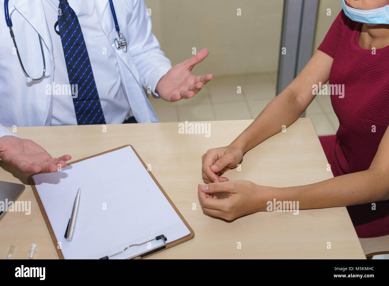 Female patient is seeing doctor Stock Photo - Alamy