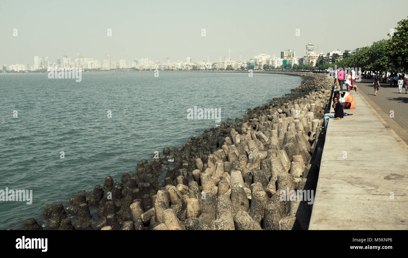 People by the waterfront in Southern Mumbai, India Stock Photo - Alamy