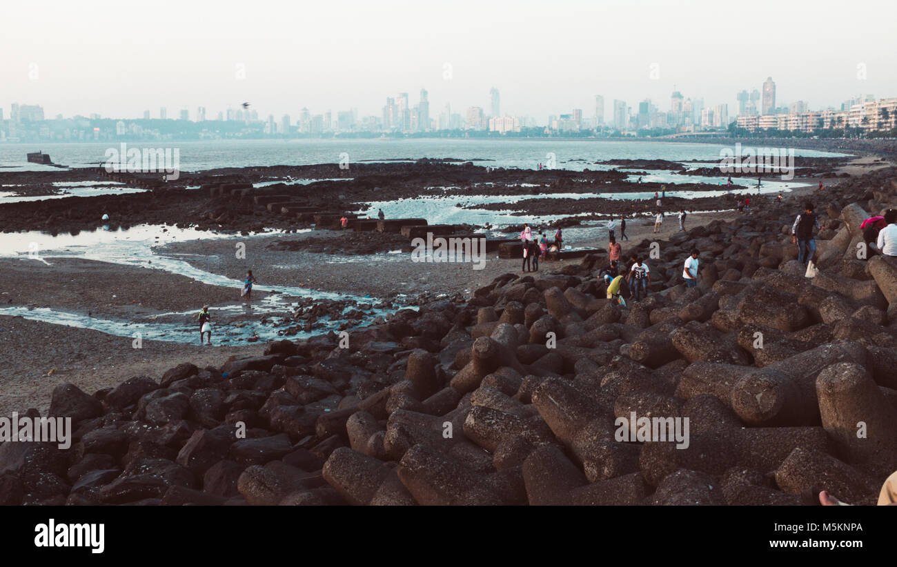 People by the waterfront in Southern Mumbai, India Stock Photo - Alamy