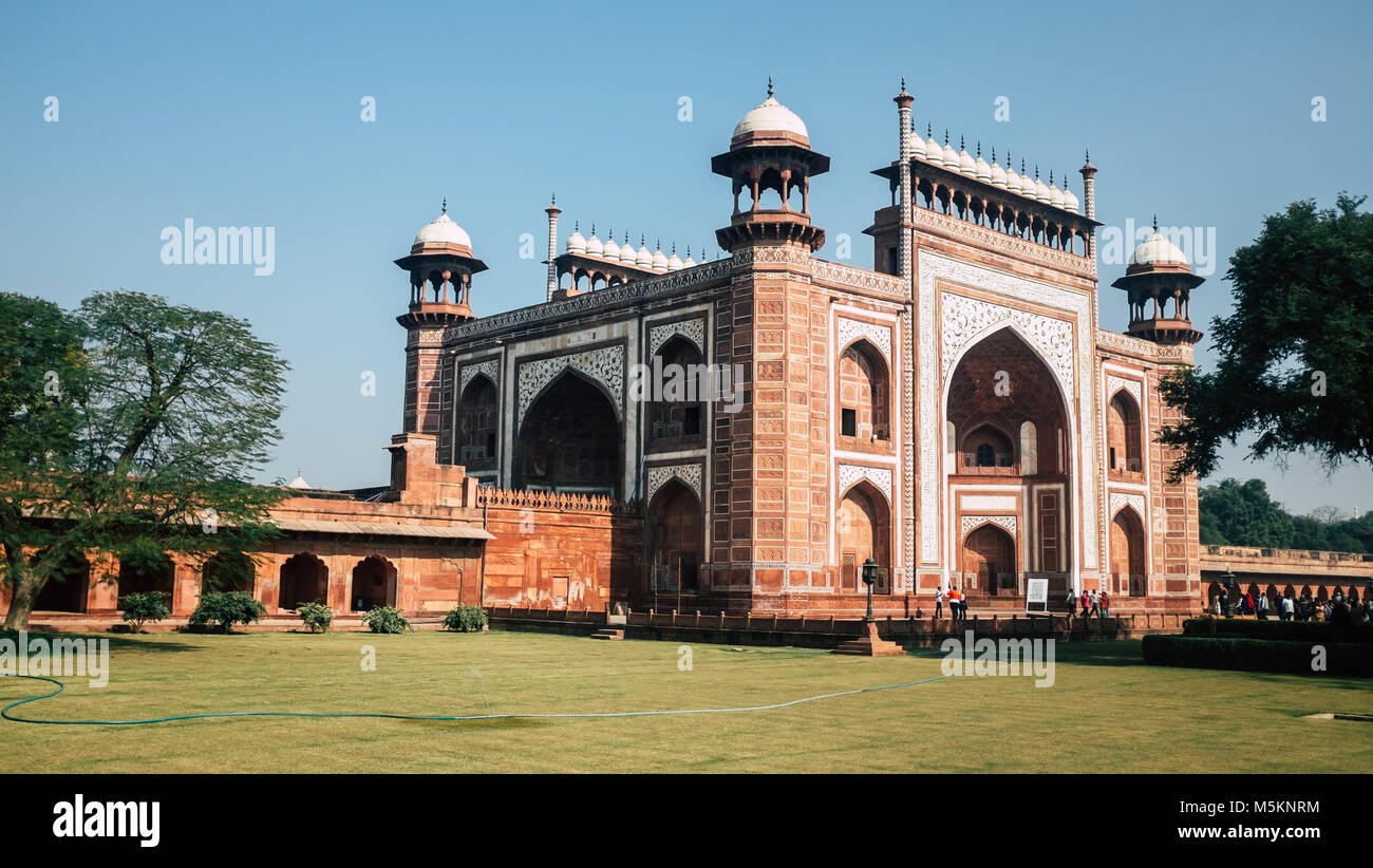 Taj mahal construction hi-res stock photography and images - Alamy