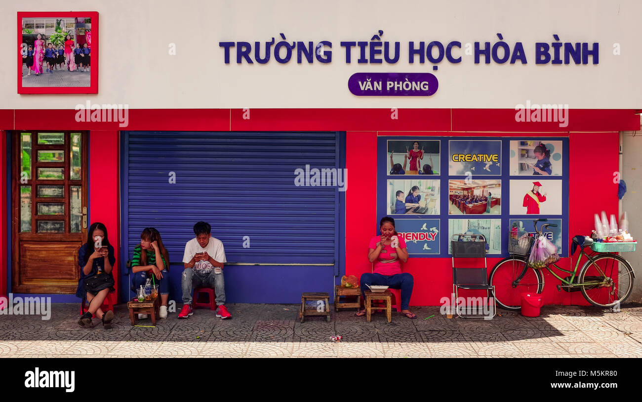 Children on street outside shop hi-res stock photography and images - Alamy